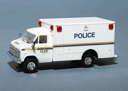 Trident Miniatures 90318 HO Scale Chevrolet Van with Box Body ...